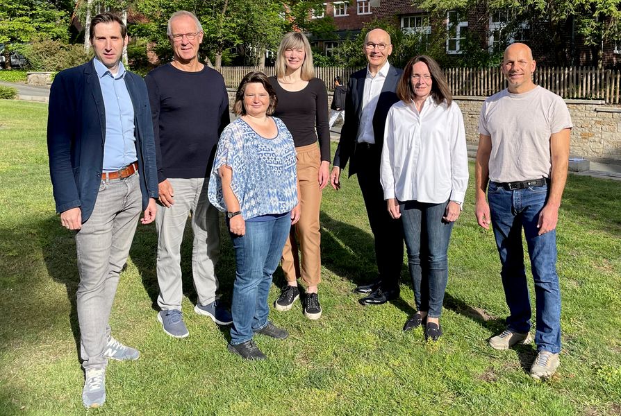 Das "Paper of the Month" 05/2022 geht an: Prof. Heindel und Prof ...